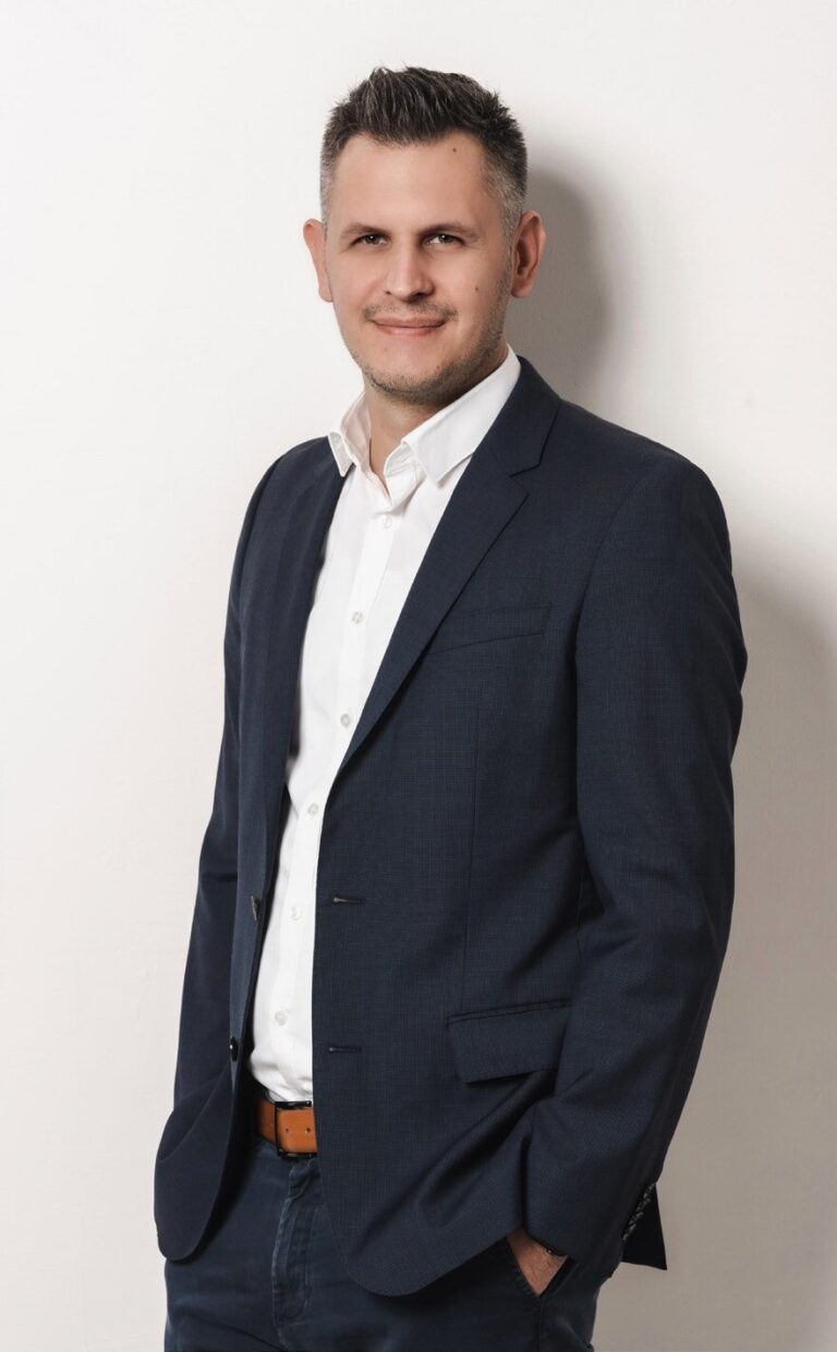 Datenanalyse als Weg zum effizienten Fuhrpark - Interview mit Patric Schneider von AZOWO